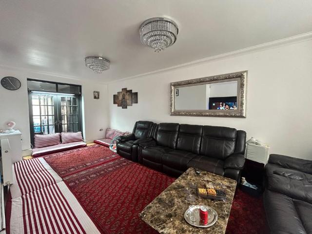 4 bedroom semi detached house to rent