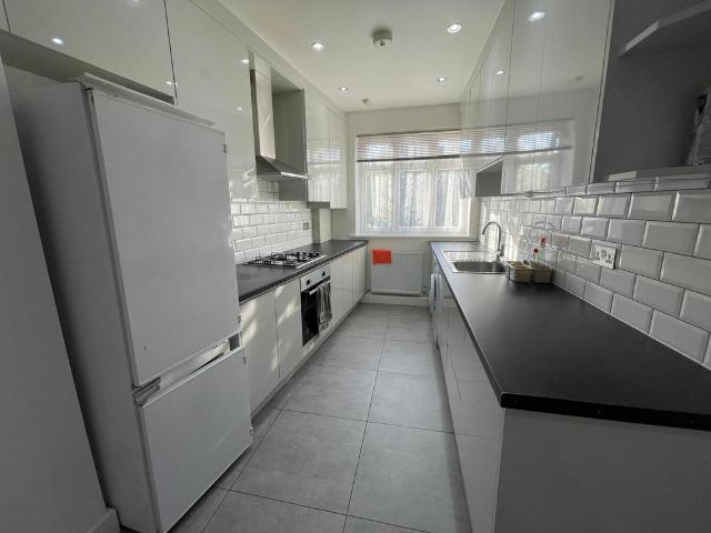 4 bedroom semi detached house to rent