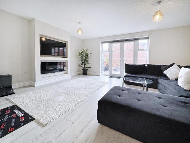 4 bedroom semi detached house to rent