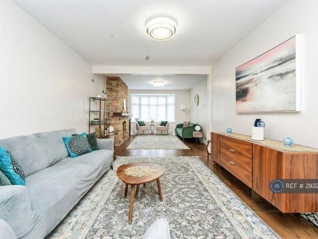4 bedroom semi detached house to rent