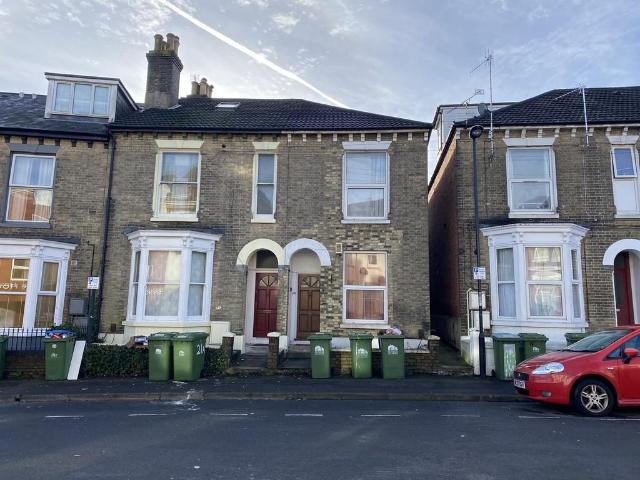 4 bedroom semi detached house to rent