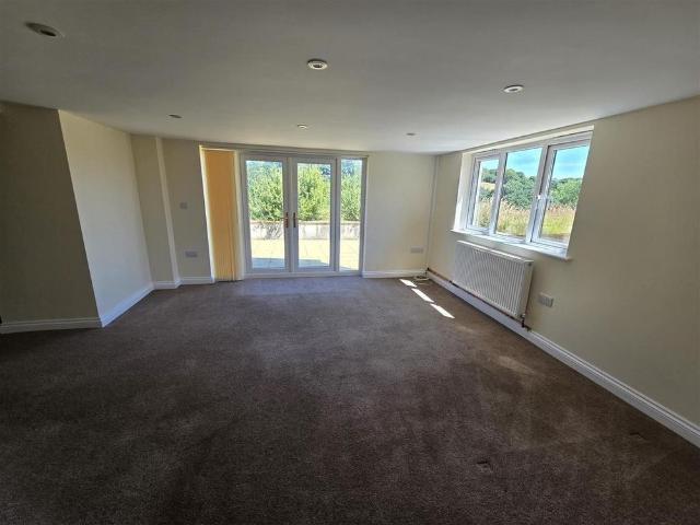 4 bedroom semi detached house to rent