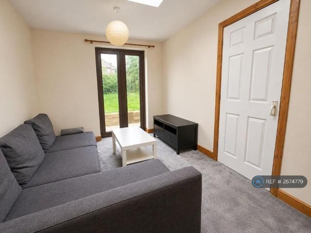 4 bedroom semi detached house to rent