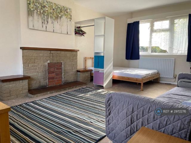 4 bedroom semi detached house to rent