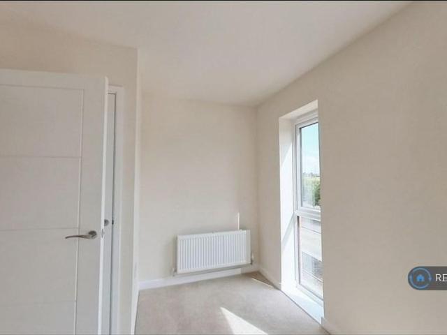 4 bedroom semi detached house to rent