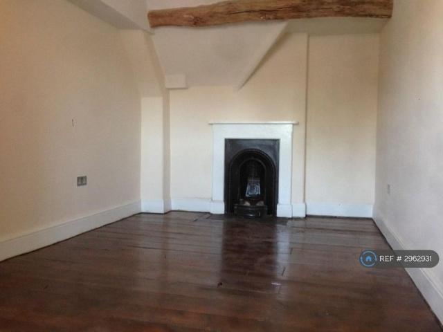 4 bedroom semi detached house to rent