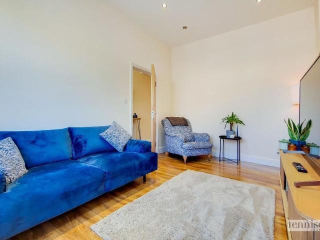 4 bedroom semi detached house to rent