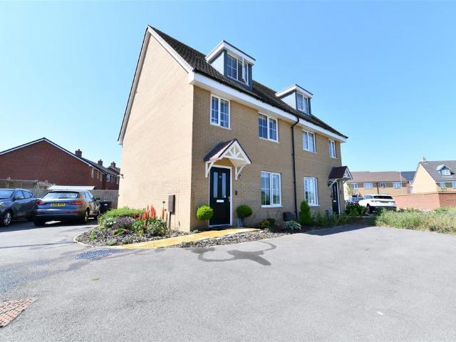 4 bedroom semi detached house to rent