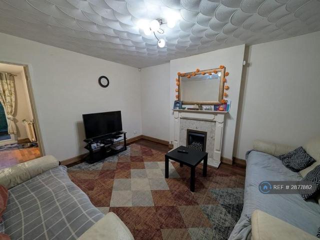 4 bedroom semi detached house to rent