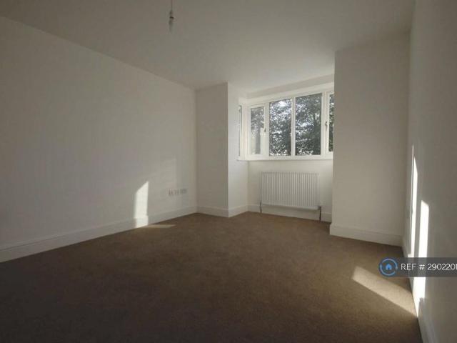 4 bedroom semi detached house to rent