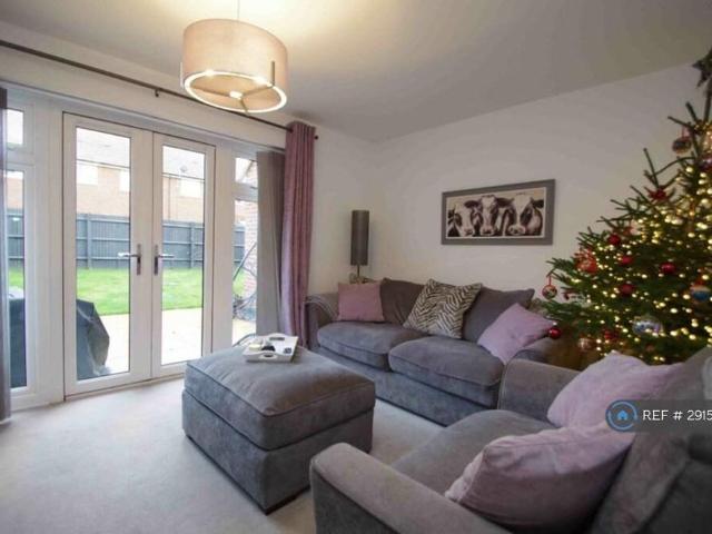 4 bedroom semi detached house to rent