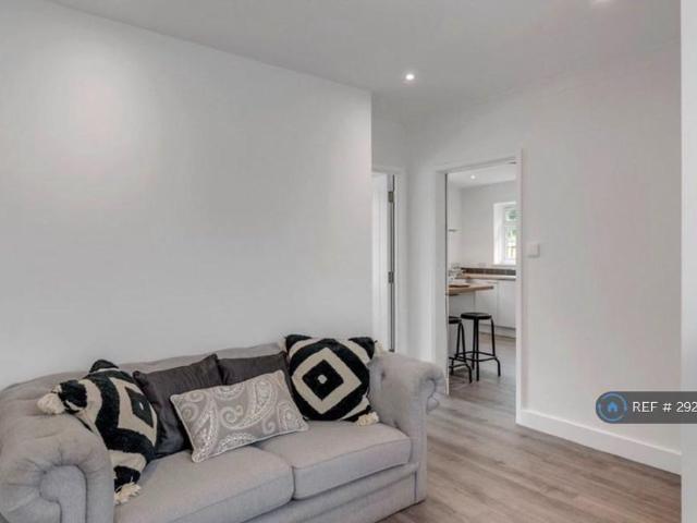 4 bedroom semi detached house to rent