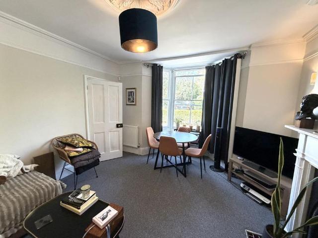 4 bedroom semi detached house to rent