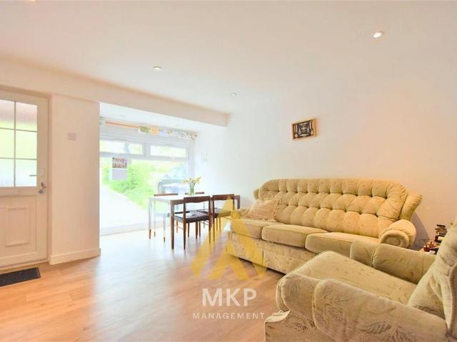 4 bedroom semi detached house to rent