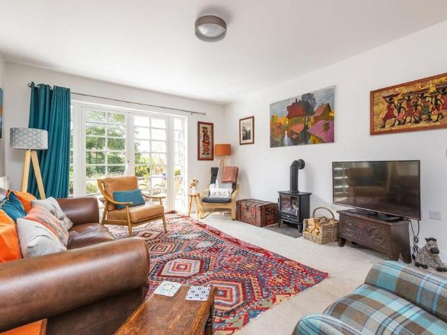 4 bedroom semi detached house to rent