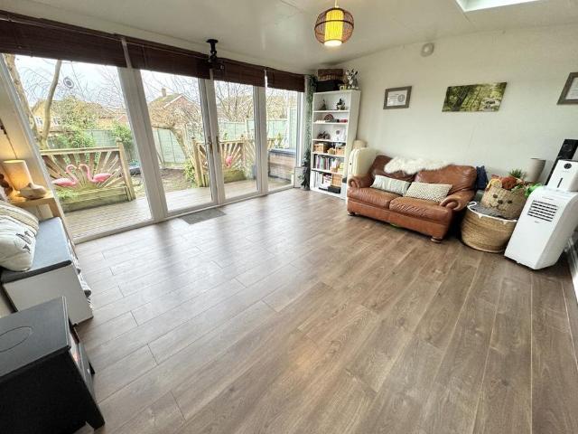 4 bedroom semi detached house to rent