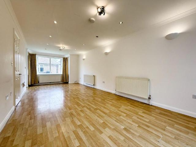 4 bedroom semi detached house to rent