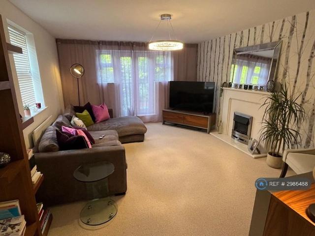 4 bedroom semi detached house to rent