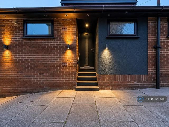 4 bedroom semi detached house to rent