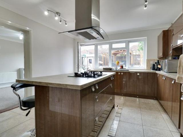 4 bedroom semi detached house to rent