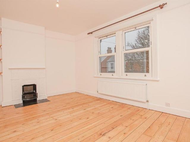 4 bedroom semi detached house to rent