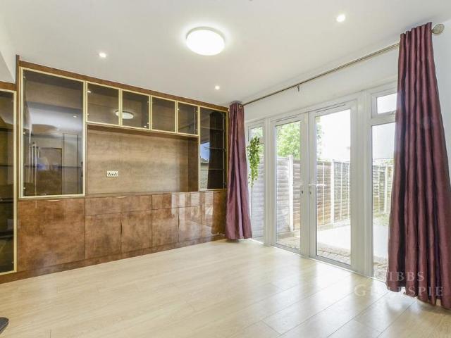 4 bedroom semi detached house to rent