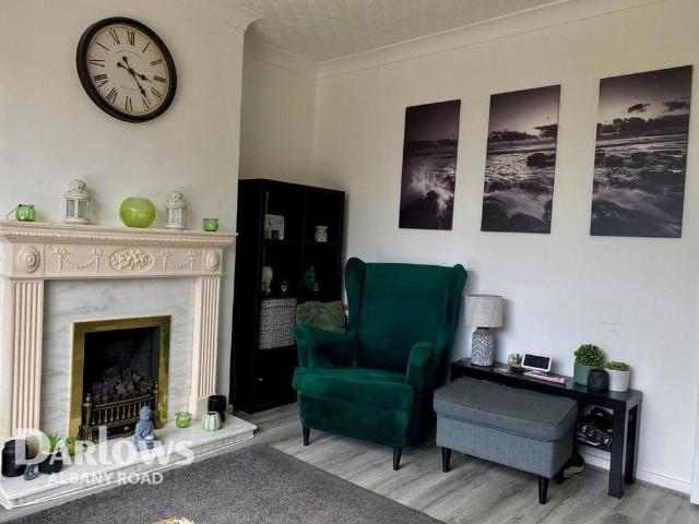 4 bedroom semi detached house to rent