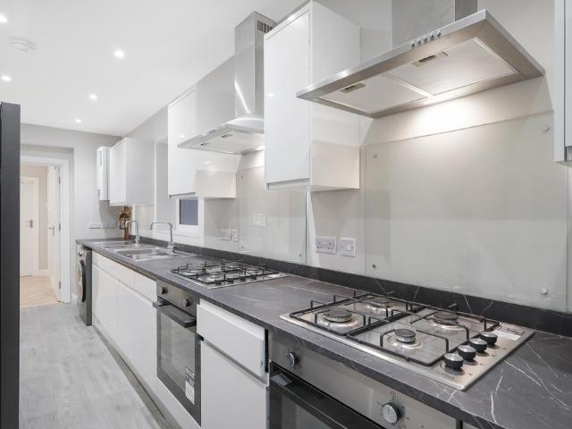 4 bedroom semi detached house to rent