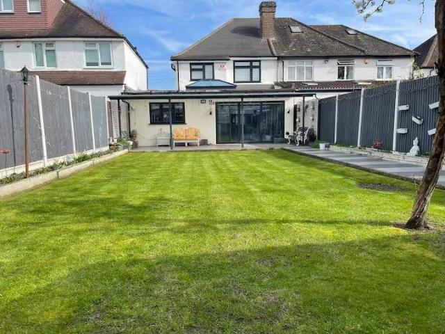 4 bedroom semi detached house to rent