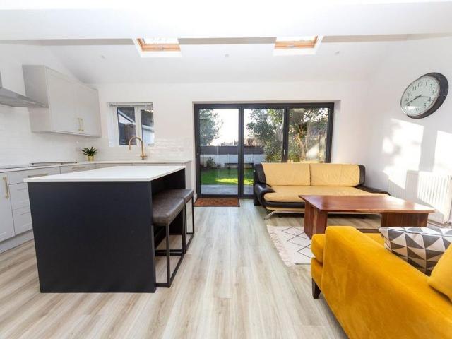 4 bedroom semi detached house to rent