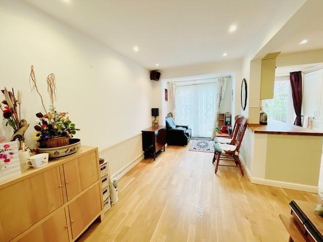 4 bedroom semi detached house to rent