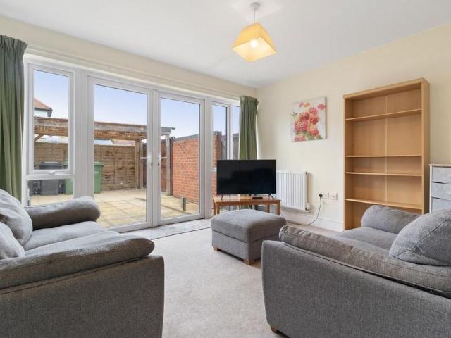 4 bedroom semi detached house to rent