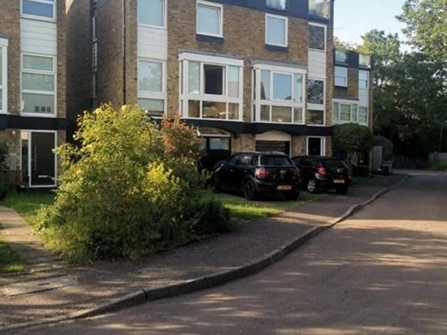 4 bedroom semi detached house to rent