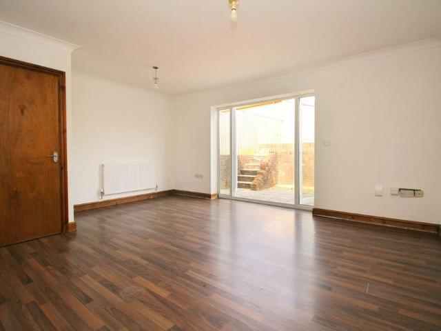 4 bedroom semi detached house to rent
