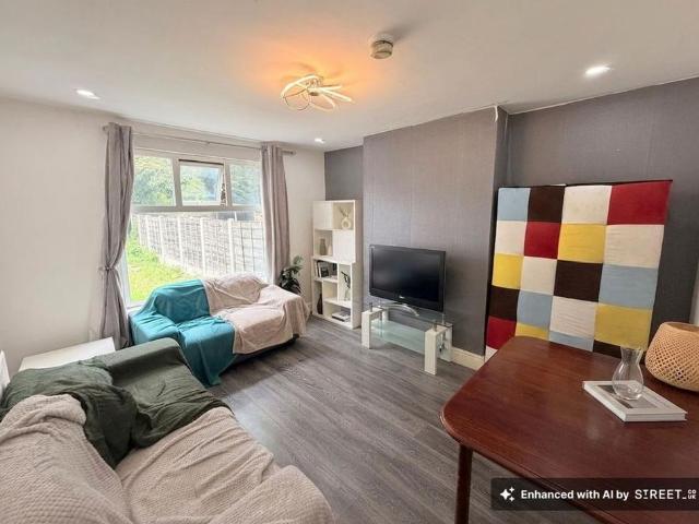 4 bedroom semi detached house to rent