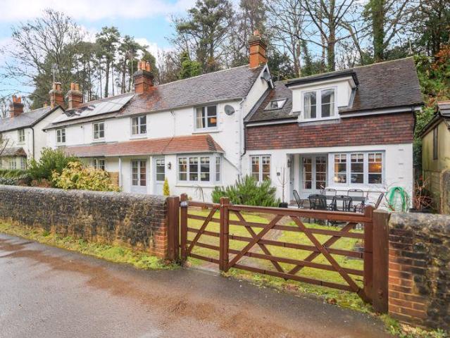 4 bedroom semi detached house to rent