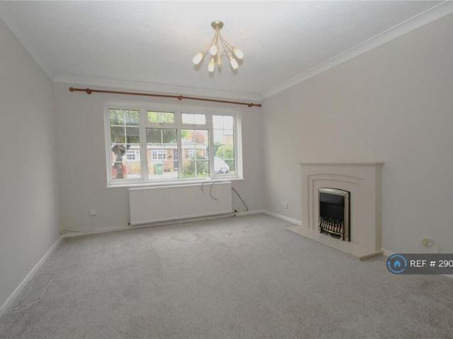 4 bedroom semi detached house to rent