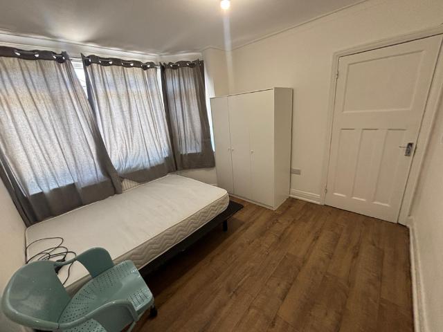 4 bedroom semi detached house to rent