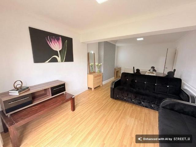 4 bedroom semi detached house to rent