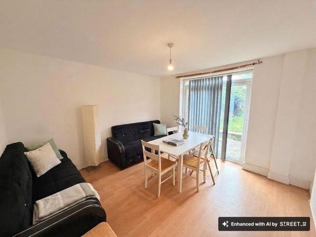 4 bedroom semi detached house to rent