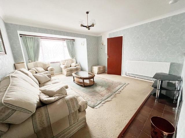 4 bedroom semi detached house to rent