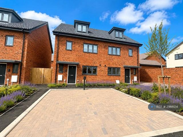 4 bedroom semi detached house to rent
