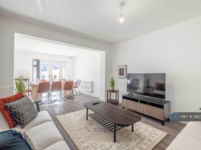 4 bedroom semi detached house to rent