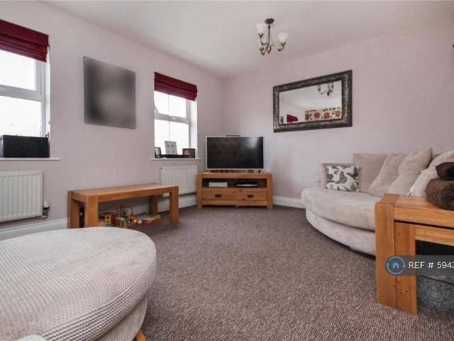 4 bedroom semi detached house to rent