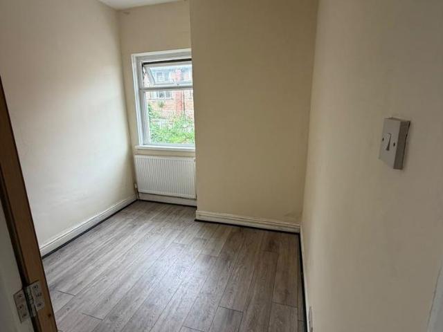 4 bedroom semi detached house to rent