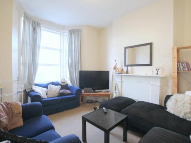 4 bedroom semi detached house to rent