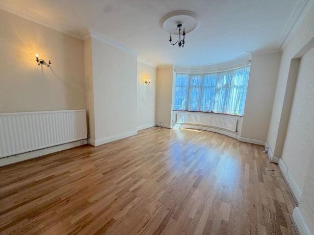 4 bedroom semi detached house to rent