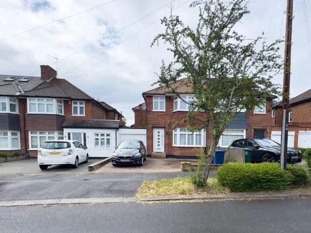 4 bedroom semi detached house to rent