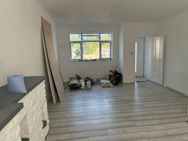 4 bedroom semi detached house to rent