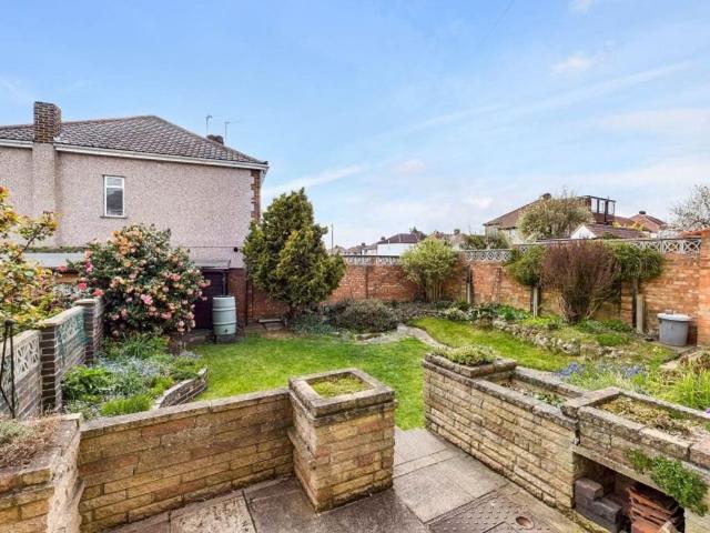 4 bedroom semi detached house to rent
